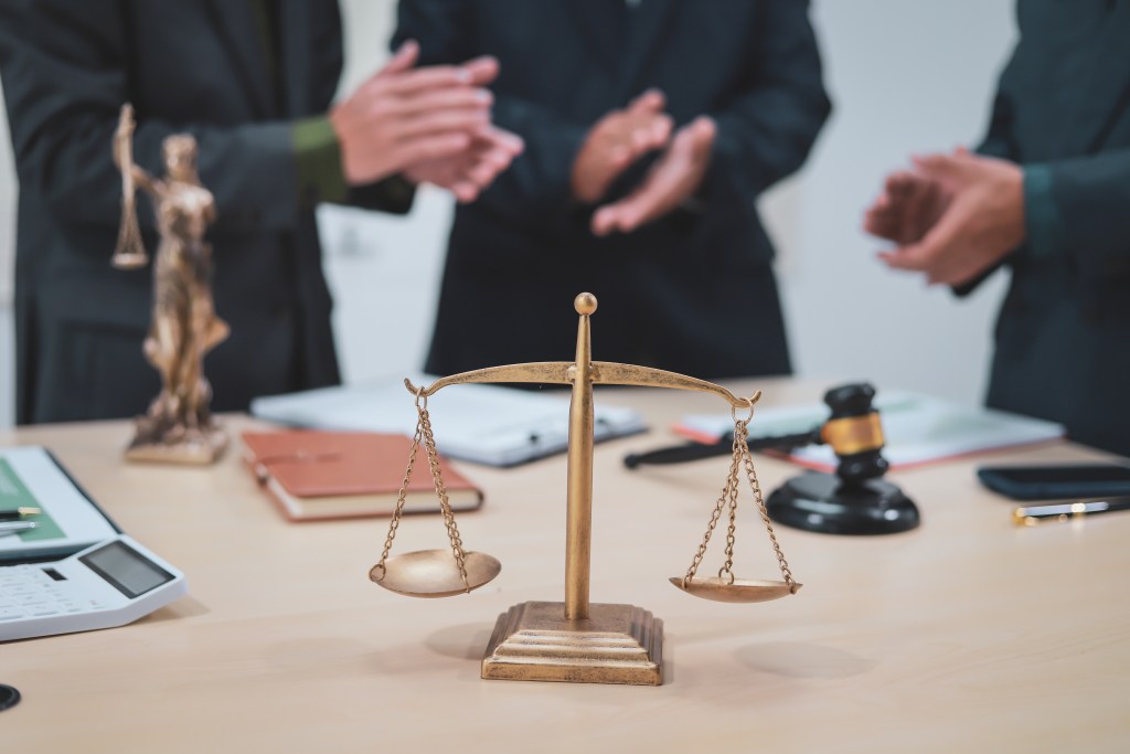How to Verify and Hire the Right Expert Witness in Background Screening ...